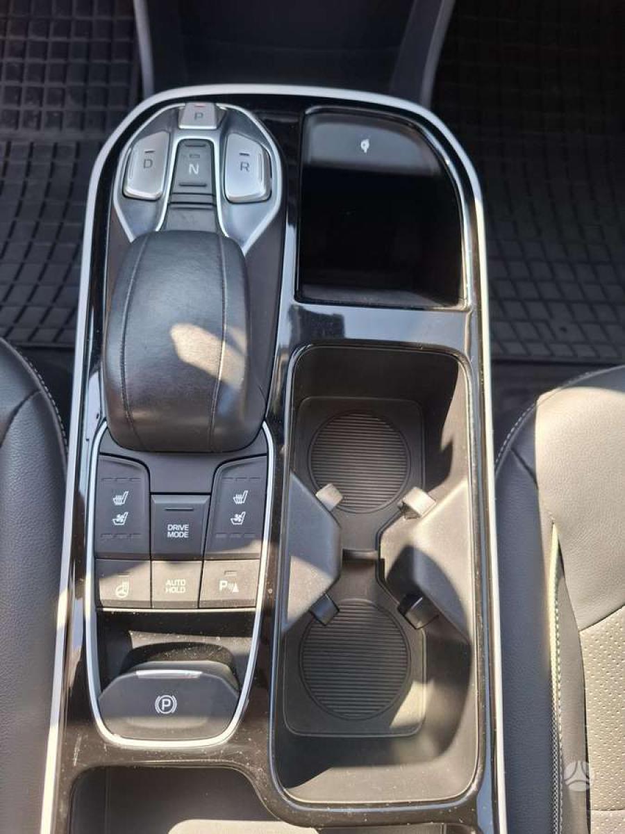 Red Hyundai Ioniq 2019 in Kaunas, with an engine capacity of 0.00 L and mileage of 102 thousand km for 16900 €, photo 13 on AUTOMOTO.COM.LV