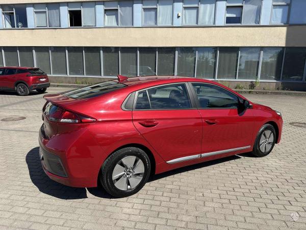 Red Hyundai Ioniq 2022 in Kaunas, with an engine capacity of 1.58 L and mileage of 80 thousand km for 12900 €, photo 2 on AUTOMOTO.COM.LV