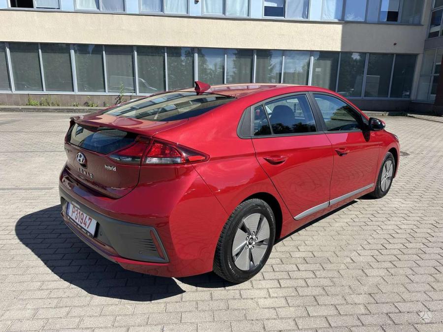 Red Hyundai Ioniq 2022 in Kaunas, with an engine capacity of 1.58 L and mileage of 80 thousand km for 12900 €, photo 4 on AUTOMOTO.COM.LV