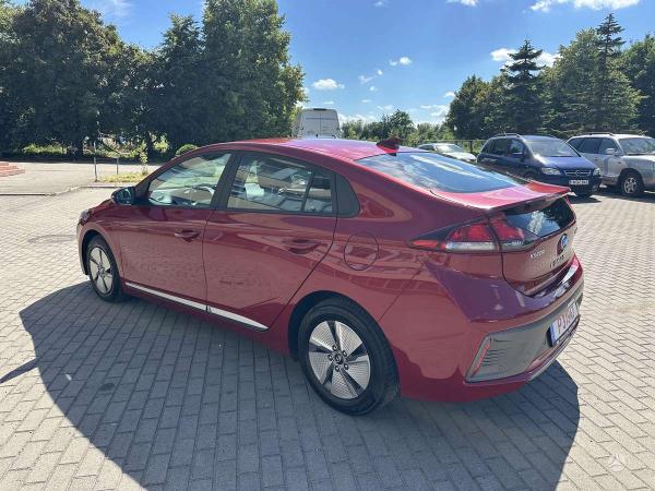 Red Hyundai Ioniq 2022 in Kaunas, with an engine capacity of 1.58 L and mileage of 80 thousand km for 12900 €, photo 4 on AUTOMOTO.COM.LV
