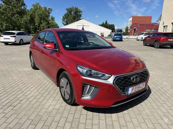 Red Hyundai Ioniq 2022 in Kaunas, with an engine capacity of 1.58 L and mileage of 80 thousand km for 12900 €, photo 6 on AUTOMOTO.COM.LV