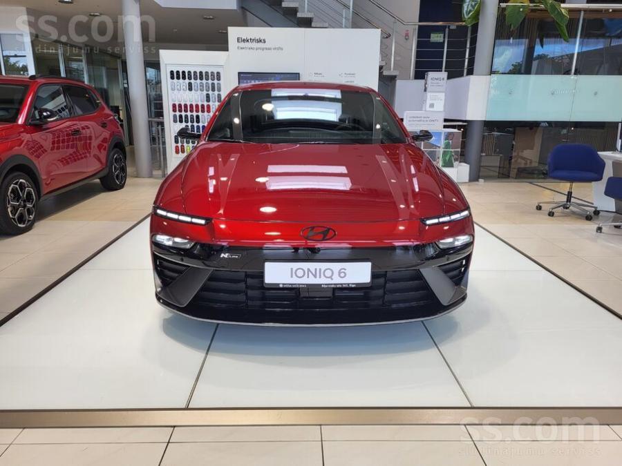 Красный Хендай Ioniq 2026 в Рига, объемом двигателя 0.00 л и пробегом 0 тыс. км за 60998 €, фото 3 на AUTOMOTO.COM.LV