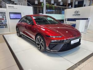 Красный Хендай Ioniq 2026 в Рига, объемом двигателя 0.00 л и пробегом 0 тыс. км за 60998 €, фото 4 на AUTOMOTO.COM.LV