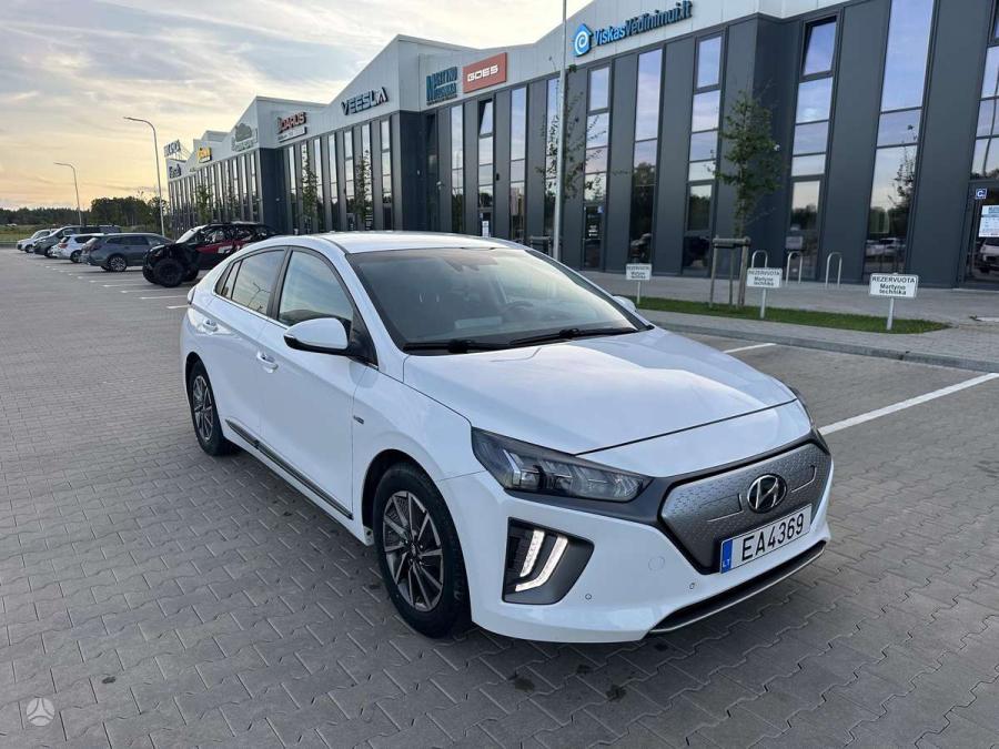Balts Hyundai Ioniq 2020 Kauņa, ar dzinēja tilpumu 0.00 L un nobraukumu 58 tūkst. km par 13999 €, foto 4 vietnē AUTOMOTO.COM.LV