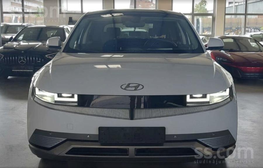 Balts Hyundai Ioniq 2023 Rīga, ar dzinēja tilpumu 0.00 L un nobraukumu 78 tūkst. km par 29890 €, foto 3 vietnē AUTOMOTO.COM.LV