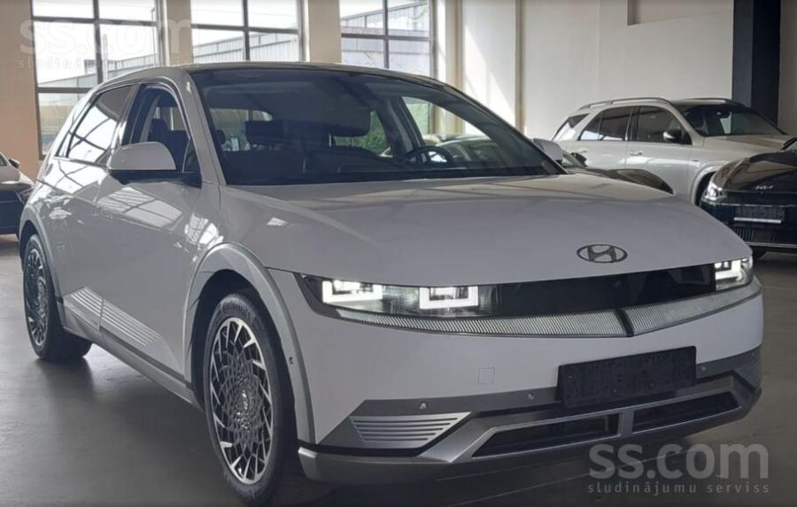 Balts Hyundai Ioniq 2023 Rīga, ar dzinēja tilpumu 0.00 L un nobraukumu 78 tūkst. km par 29890 €, foto 4 vietnē AUTOMOTO.COM.LV