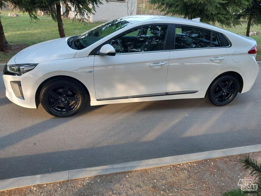 White Hyundai Ioniq 2016 in Marijampole, with an engine capacity of 1.60 L and mileage of 61 thousand km for 10800 €, photo 5 on AUTOMOTO.COM.LV