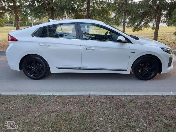 White Hyundai Ioniq 2016 in Marijampole, with an engine capacity of 1.60 L and mileage of 61 thousand km for 10800 €, photo 5 on AUTOMOTO.COM.LV