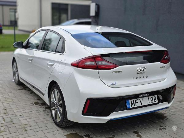 Белый Хендай Ioniq 2016 в Вильнюс, объемом двигателя 1.58 л и пробегом 116 тыс. км за 11500 €, фото 3 на AUTOMOTO.COM.LV