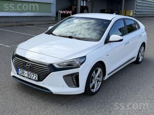 White Hyundai Ioniq 2016 in Riga, with an engine capacity of 1.60 L and mileage of 130 thousand km for 10900 €, photo  on AUTOMOTO.COM.LV
