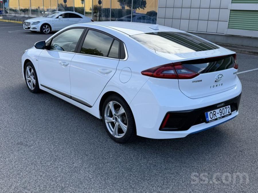 Balts Hyundai Ioniq 2016 Rīga, ar dzinēja tilpumu 1.60 L un nobraukumu 130 tūkst. km par 10900 €, foto 4 vietnē AUTOMOTO.COM.LV