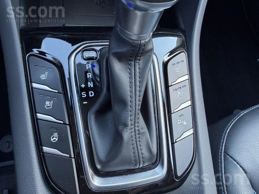 Balts Hyundai Ioniq 2016 Rīga, ar dzinēja tilpumu 1.60 L un nobraukumu 130 tūkst. km par 10900 €, foto 12 vietnē AUTOMOTO.COM.LV