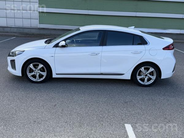 Balts Hyundai Ioniq 2016 Rīga, ar dzinēja tilpumu 1.60 L un nobraukumu 130 tūkst. km par 10900 €, foto 3 vietnē AUTOMOTO.COM.LV