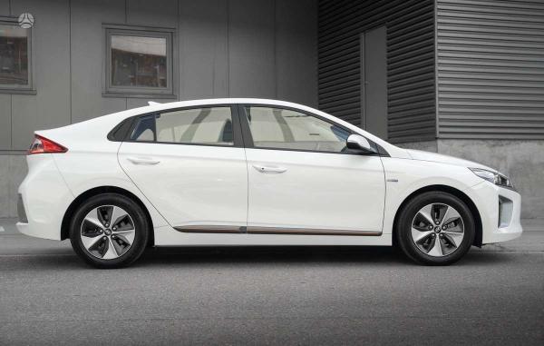 White Hyundai Ioniq 2017 in Vilnius, with an engine capacity of 0.00 L and mileage of 145 thousand km for 10400 €, photo 8 on AUTOMOTO.COM.LV
