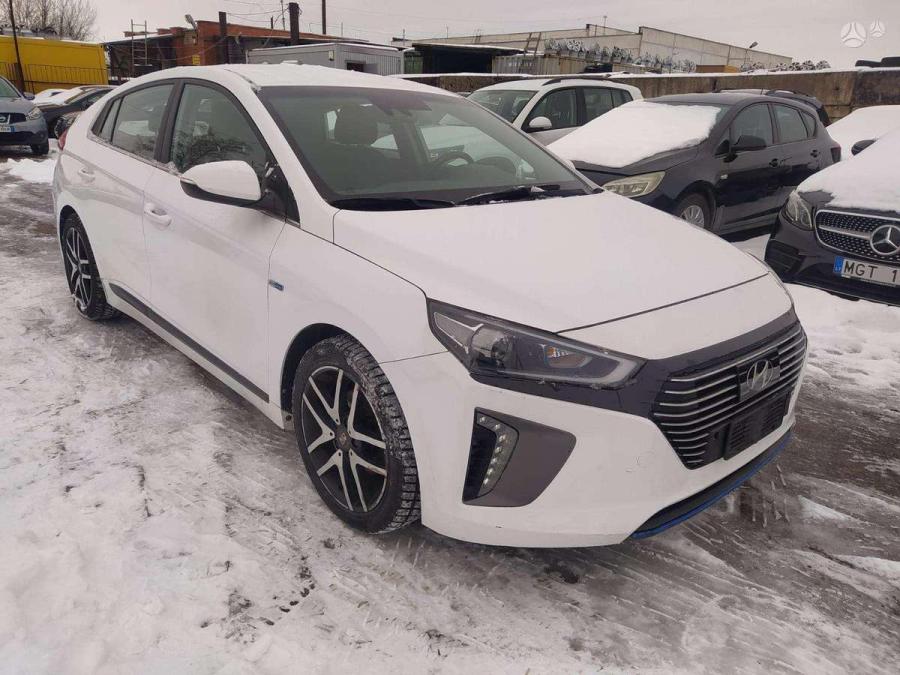 Белый Хендай Ioniq 2017 в Паневежис, объемом двигателя 1.58 л и пробегом 170 тыс. км за 9700 €, фото 6 на AUTOMOTO.COM.LV