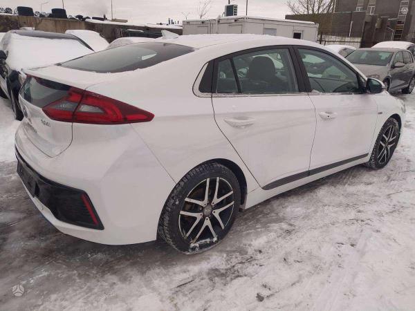 Balts Hyundai Ioniq 2017 Panevēža, ar dzinēja tilpumu 1.58 L un nobraukumu 170 tūkst. km par 9700 €, foto 8 vietnē AUTOMOTO.COM.LV