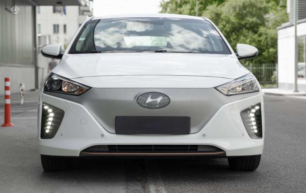 Balts Hyundai Ioniq 2017 Viļņa, ar dzinēja tilpumu 0.00 L un nobraukumu 145 tūkst. km par 10400 €, foto  vietnē AUTOMOTO.COM.LV