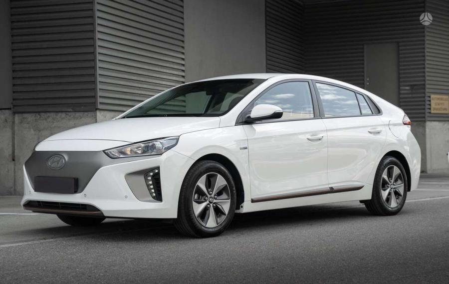 White Hyundai Ioniq 2017 in Vilnius, with an engine capacity of 0.00 L and mileage of 145 thousand km for 10400 €, photo 2 on AUTOMOTO.COM.LV