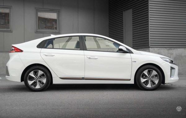 White Hyundai Ioniq 2017 in Vilnius, with an engine capacity of 0.00 L and mileage of 145 thousand km for 10400 €, photo 4 on AUTOMOTO.COM.LV
