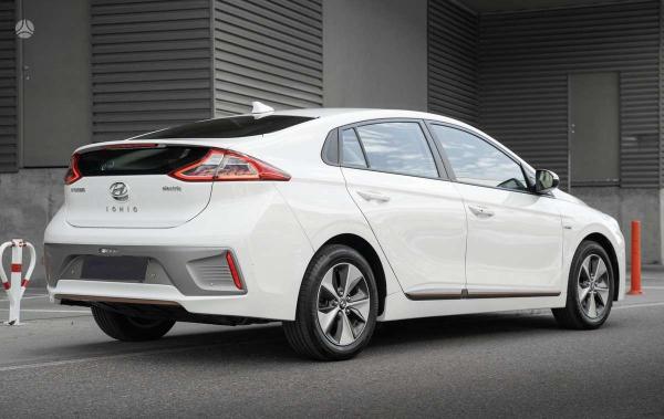 White Hyundai Ioniq 2017 in Vilnius, with an engine capacity of 0.00 L and mileage of 145 thousand km for 10400 €, photo 7 on AUTOMOTO.COM.LV