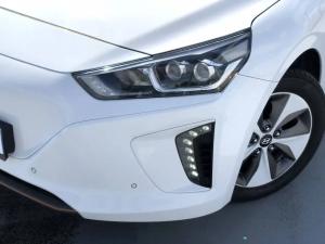 Balts Hyundai Ioniq 2017 Rīga, ar dzinēja tilpumu 0.00 L un nobraukumu 186 tūkst. km par 10500 €, foto 3 vietnē AUTOMOTO.COM.LV