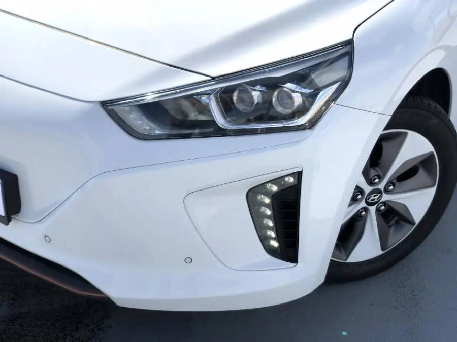 Balts Hyundai Ioniq 2017 Rīga, ar dzinēja tilpumu 0.00 L un nobraukumu 186 tūkst. km par 10500 €, foto 3 vietnē AUTOMOTO.COM.LV