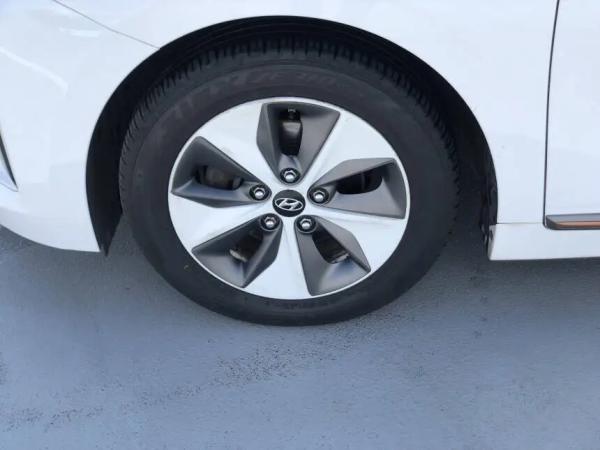 Белый Хендай Ioniq 2017 в Рига, объемом двигателя 0.00 л и пробегом 186 тыс. км за 10500 €, фото 4 на AUTOMOTO.COM.LV
