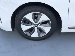 Balts Hyundai Ioniq 2017 Rīga, ar dzinēja tilpumu 0.00 L un nobraukumu 186 tūkst. km par 10500 €, foto 5 vietnē AUTOMOTO.COM.LV