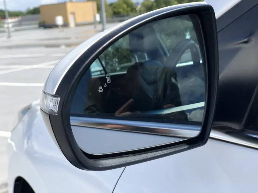 Balts Hyundai Ioniq 2017 Rīga, ar dzinēja tilpumu 0.00 L un nobraukumu 186 tūkst. km par 10500 €, foto 6 vietnē AUTOMOTO.COM.LV