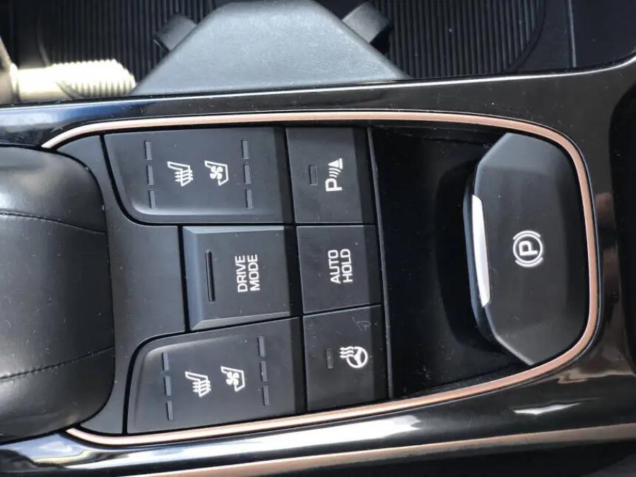 Balts Hyundai Ioniq 2017 Rīga, ar dzinēja tilpumu 0.00 L un nobraukumu 186 tūkst. km par 10500 €, foto 9 vietnē AUTOMOTO.COM.LV