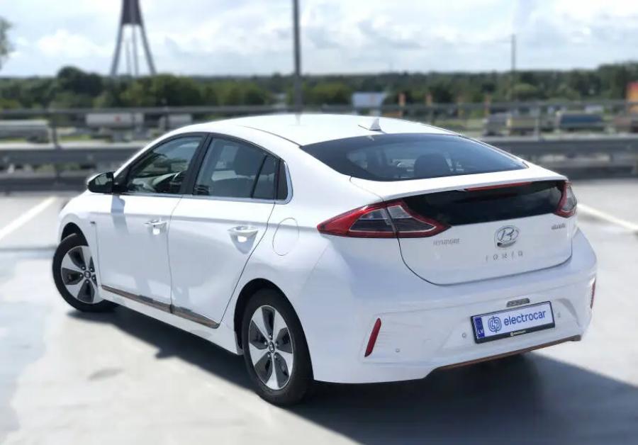 Balts Hyundai Ioniq 2017 Rīga, ar dzinēja tilpumu 0.00 L un nobraukumu 186 tūkst. km par 10500 €, foto 12 vietnē AUTOMOTO.COM.LV