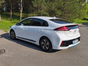 White Hyundai Ioniq 2017 in Vilnius, with an engine capacity of 1.58 L and mileage of 150 thousand km for 8250 €, photo 4 on AUTOMOTO.COM.LV