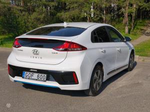 White Hyundai Ioniq 2017 in Vilnius, with an engine capacity of 1.58 L and mileage of 150 thousand km for 8250 €, photo 6 on AUTOMOTO.COM.LV
