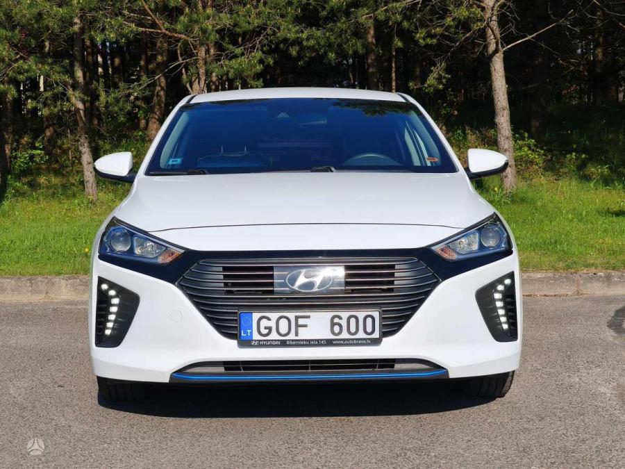 White Hyundai Ioniq 2017 in Vilnius, with an engine capacity of 1.58 L and mileage of 150 thousand km for 8250 €, photo 10 on AUTOMOTO.COM.LV