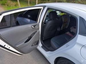 White Hyundai Ioniq 2017 in Vilnius, with an engine capacity of 1.58 L and mileage of 150 thousand km for 8250 €, photo 16 on AUTOMOTO.COM.LV