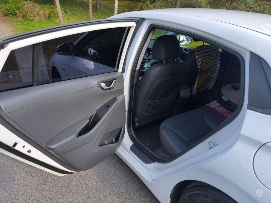 White Hyundai Ioniq 2017 in Vilnius, with an engine capacity of 1.58 L and mileage of 150 thousand km for 8250 €, photo 16 on AUTOMOTO.COM.LV