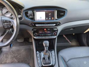 White Hyundai Ioniq 2017 in Vilnius, with an engine capacity of 1.58 L and mileage of 150 thousand km for 8250 €, photo 17 on AUTOMOTO.COM.LV