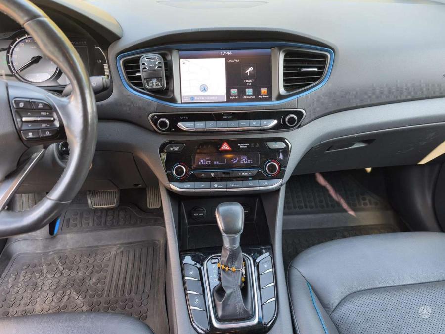 White Hyundai Ioniq 2017 in Vilnius, with an engine capacity of 1.58 L and mileage of 150 thousand km for 8250 €, photo 17 on AUTOMOTO.COM.LV