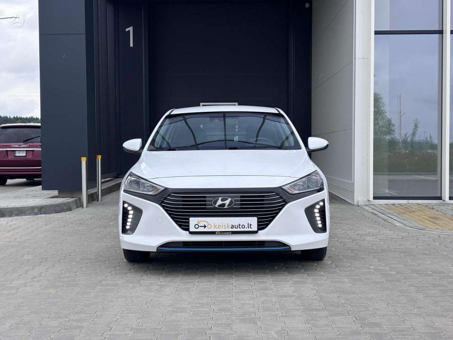 Белый Хендай Ioniq 2017 в Вильнюс, объемом двигателя 1.58 л и пробегом 232 тыс. км за 8600 €, фото 4 на AUTOMOTO.COM.LV