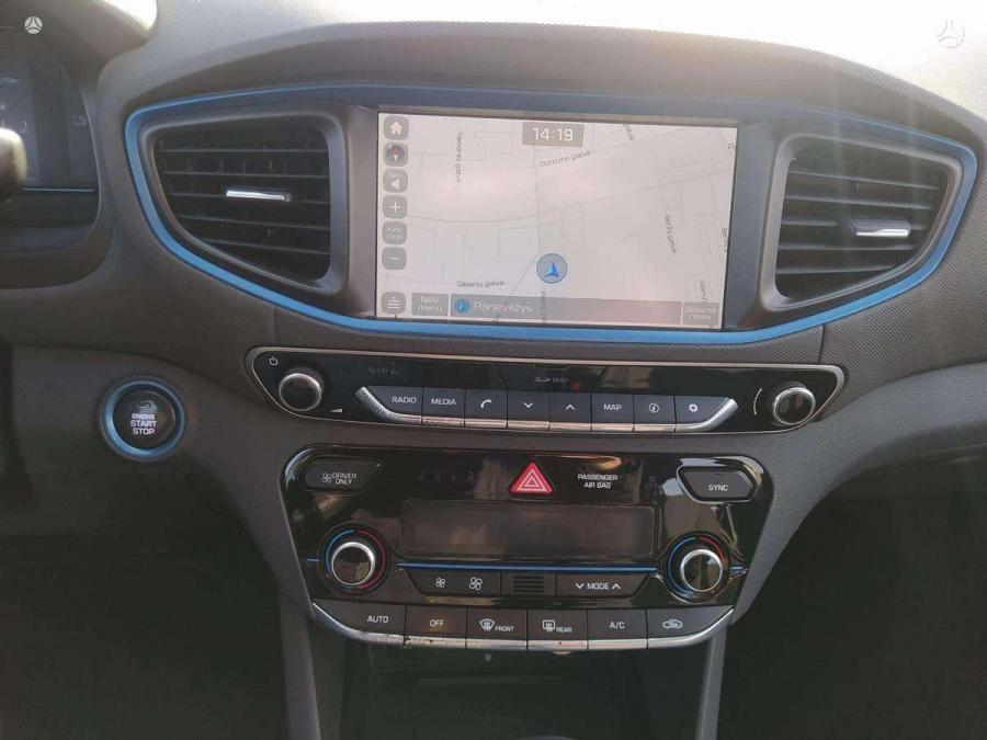 White Hyundai Ioniq 2017 in Panevezys, with an engine capacity of 1.58 L and mileage of 170 thousand km for 9800 €, photo 24 on AUTOMOTO.COM.LV