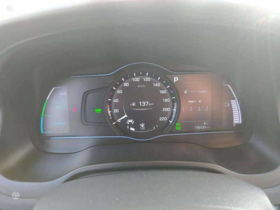 White Hyundai Ioniq 2017 in Panevezys, with an engine capacity of 1.58 L and mileage of 170 thousand km for 9800 €, photo 31 on AUTOMOTO.COM.LV