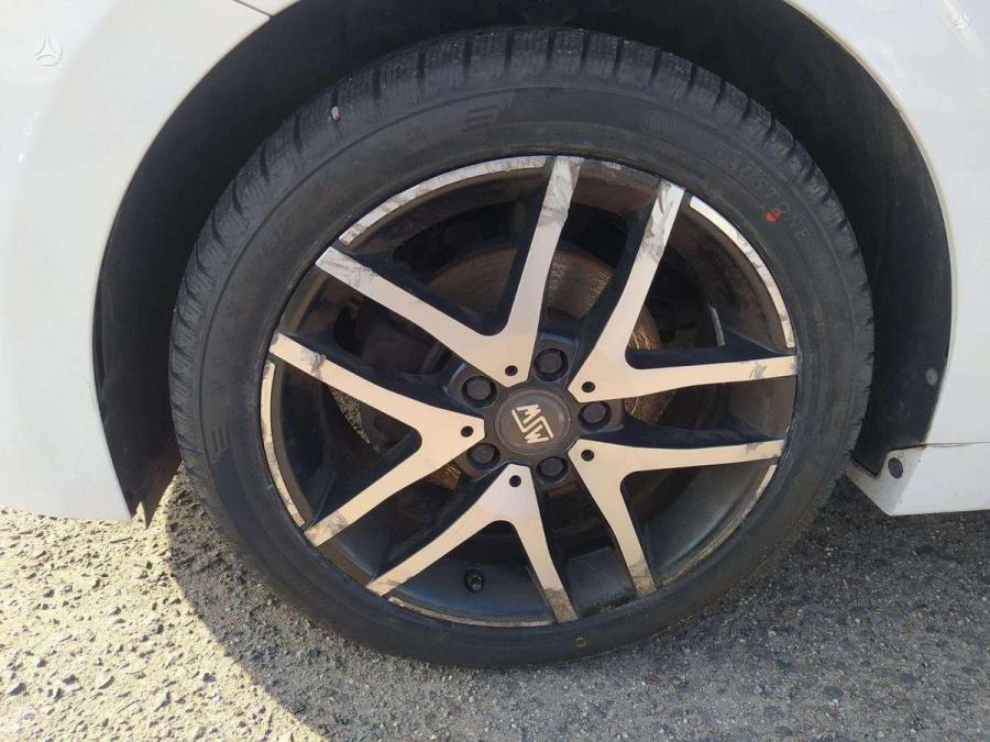 White Hyundai Ioniq 2017 in Panevezys, with an engine capacity of 1.58 L and mileage of 170 thousand km for 9800 €, photo 37 on AUTOMOTO.COM.LV