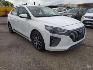 White Hyundai Ioniq 2017 in Panevezys, with an engine capacity of 1.58 L and mileage of 170 thousand km for 9800 €, photo 3 on AUTOMOTO.COM.LV