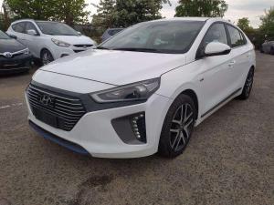 White Hyundai Ioniq 2017 in Panevezys, with an engine capacity of 1.58 L and mileage of 170 thousand km for 9800 €, photo 5 on AUTOMOTO.COM.LV