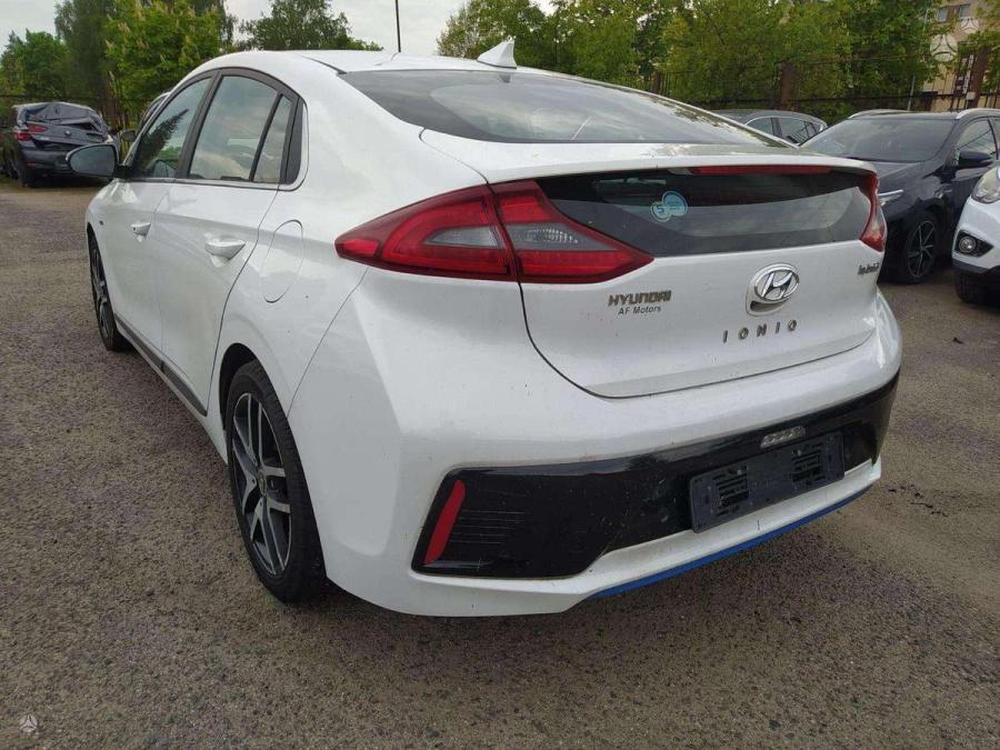 White Hyundai Ioniq 2017 in Panevezys, with an engine capacity of 1.58 L and mileage of 170 thousand km for 9800 €, photo 10 on AUTOMOTO.COM.LV