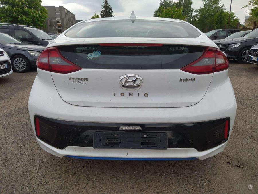 White Hyundai Ioniq 2017 in Panevezys, with an engine capacity of 1.58 L and mileage of 170 thousand km for 9800 €, photo 11 on AUTOMOTO.COM.LV