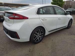 White Hyundai Ioniq 2017 in Panevezys, with an engine capacity of 1.58 L and mileage of 170 thousand km for 9800 €, photo 13 on AUTOMOTO.COM.LV