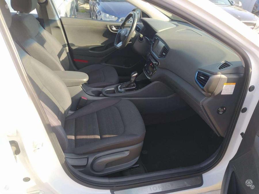 White Hyundai Ioniq 2017 in Panevezys, with an engine capacity of 1.58 L and mileage of 170 thousand km for 9800 €, photo 14 on AUTOMOTO.COM.LV
