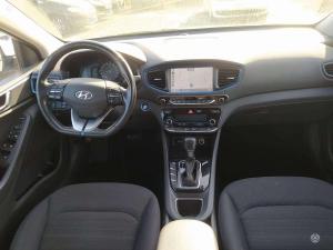 White Hyundai Ioniq 2017 in Panevezys, with an engine capacity of 1.58 L and mileage of 170 thousand km for 9800 €, photo 16 on AUTOMOTO.COM.LV