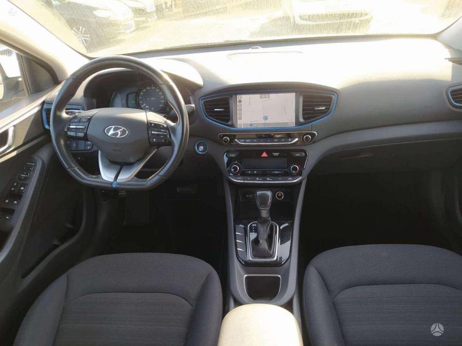 White Hyundai Ioniq 2017 in Panevezys, with an engine capacity of 1.58 L and mileage of 170 thousand km for 9800 €, photo 16 on AUTOMOTO.COM.LV